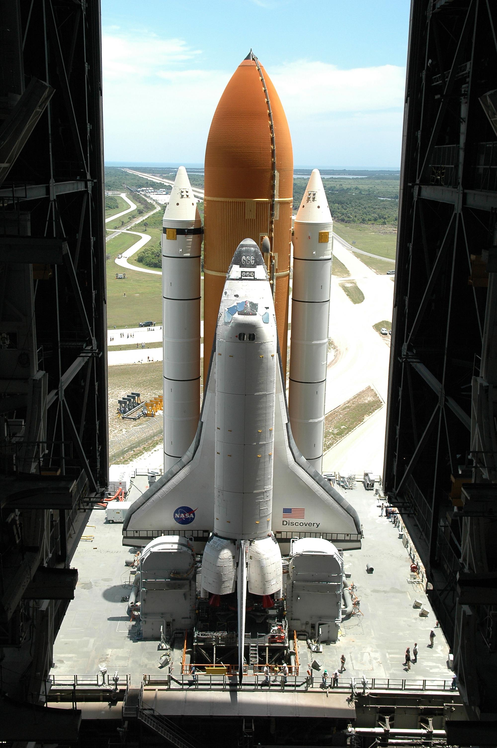 High Def Discovery Shuttle Pictures - MyConfinedSpace