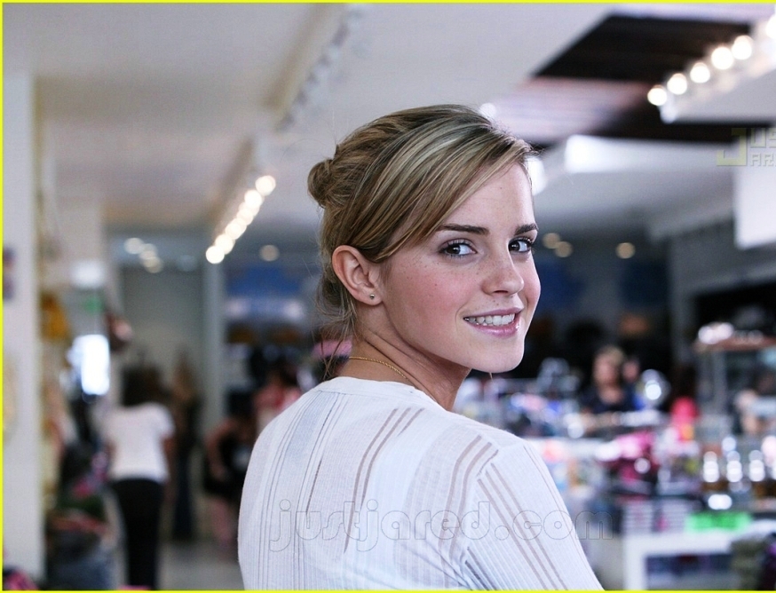 emma watson looks over her shoulder - MyConfinedSpace