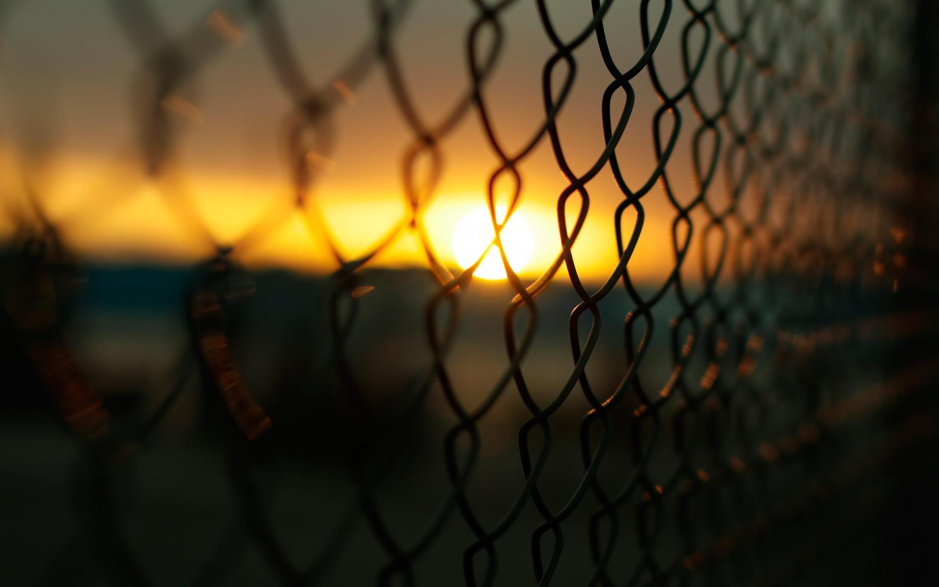 chain link wallpaper « MyConfinedSpace
