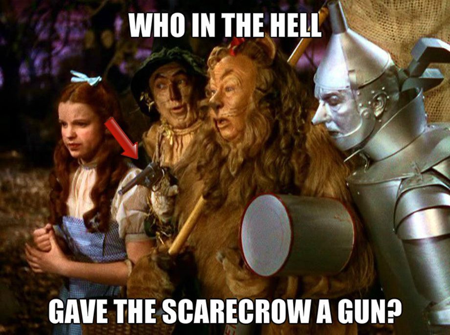 Scarecrow from wizard of oz with gun - brokershery