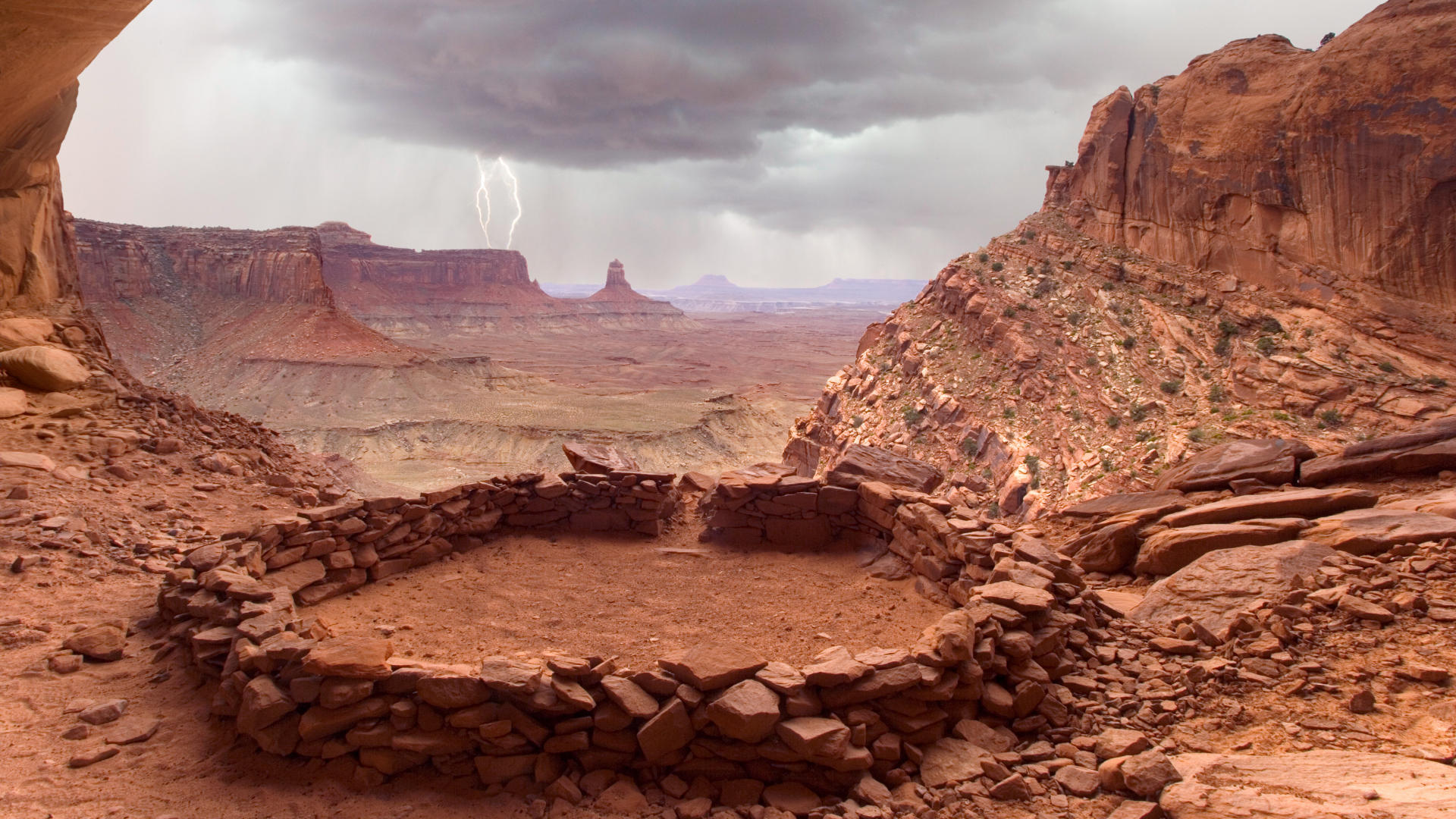 False Kiva Canyonlands National Park Utah by Don Paulson - MyConfinedSpace