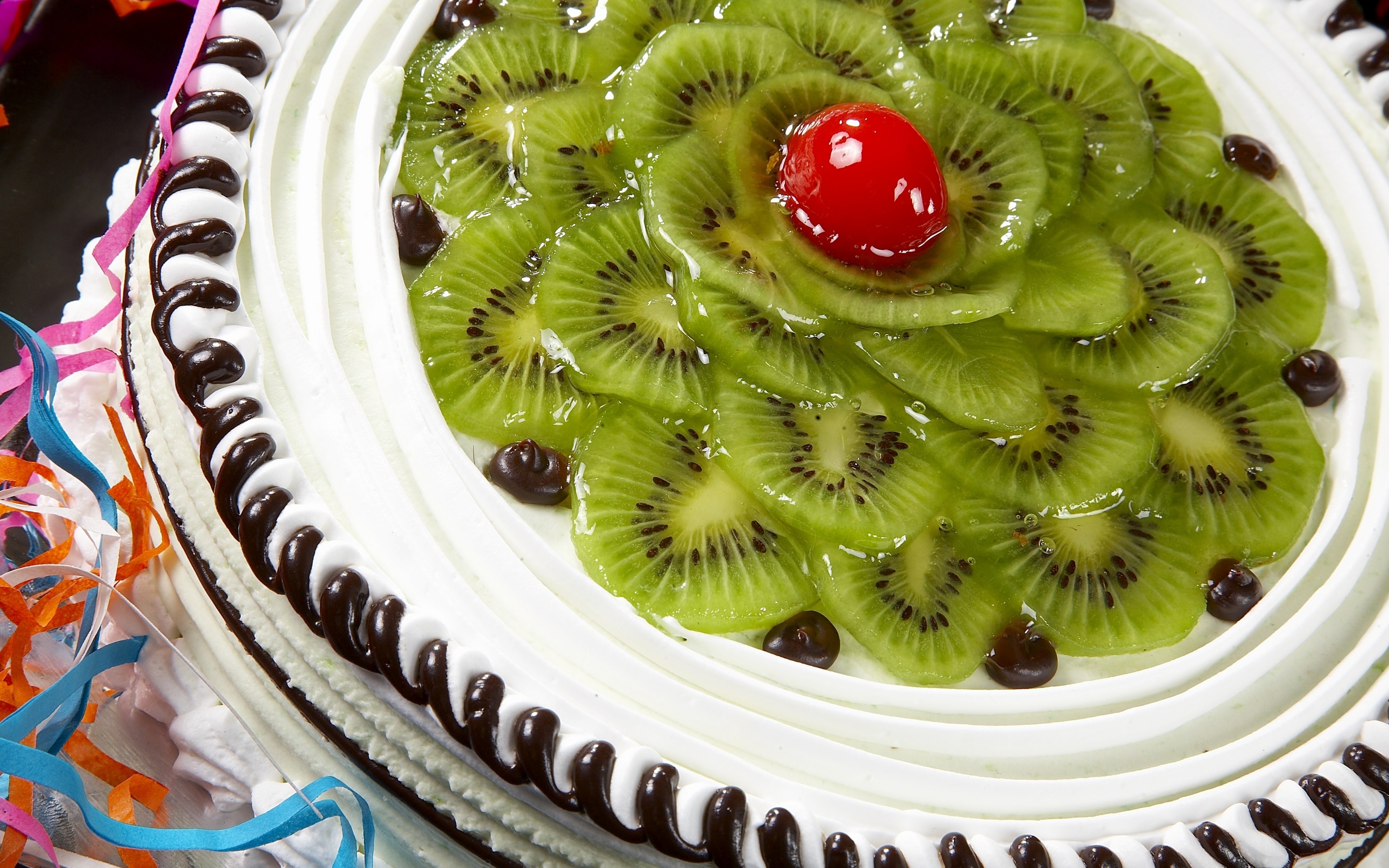 Kiwi Cake - MyConfinedSpace