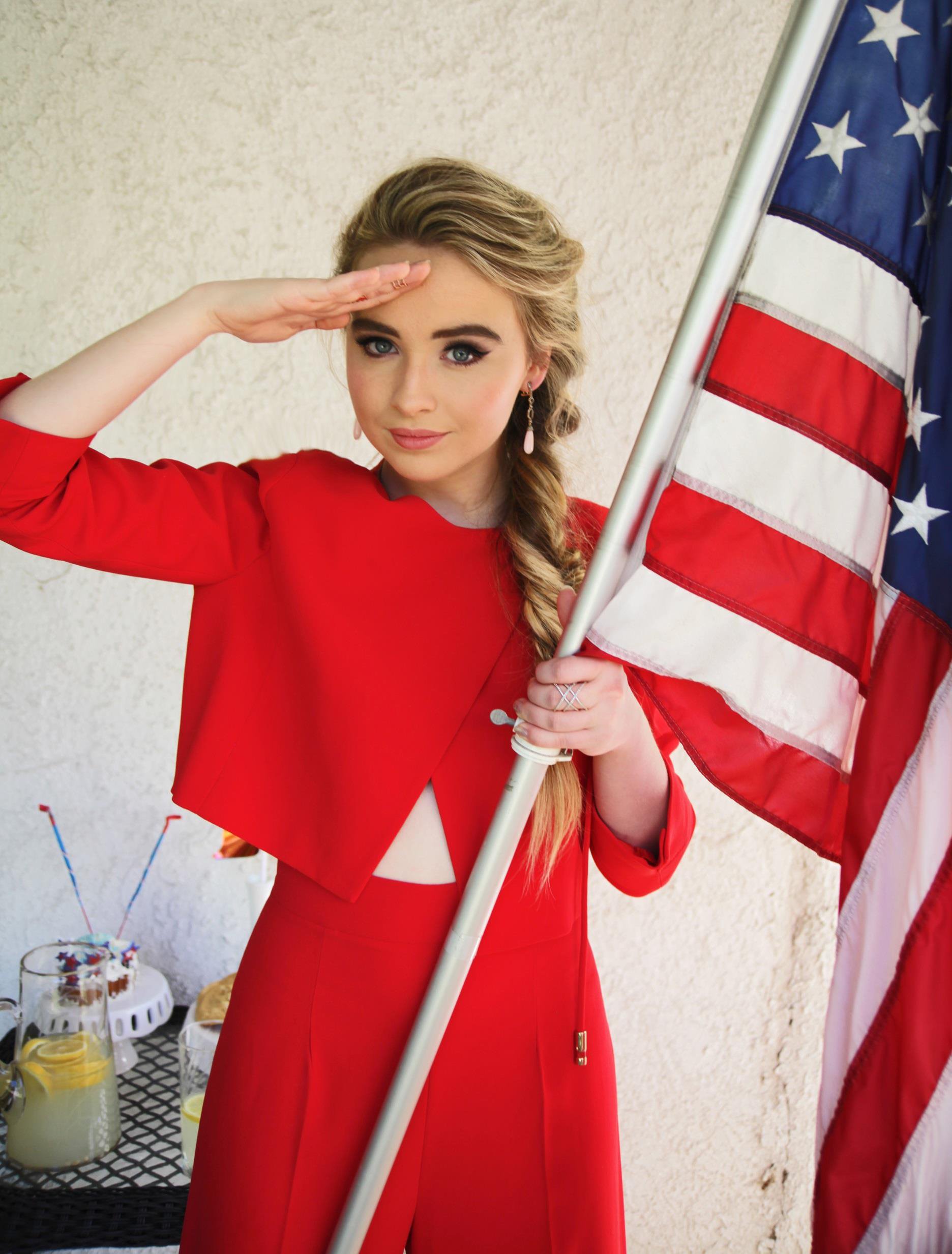 Sabrina Carpenter is patriotic « MyConfinedSpace