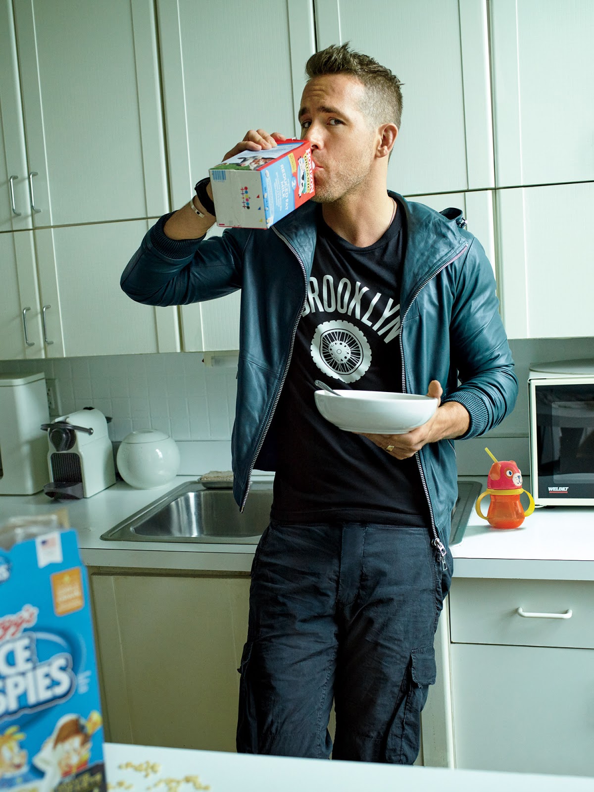 Ryan Reynolds eating in the kitchen - MyConfinedSpace