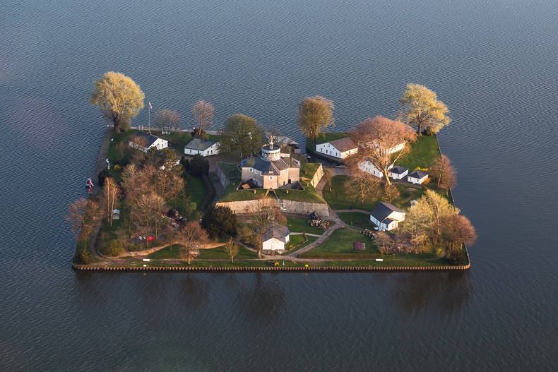 square island - MyConfinedSpace MyConfinedSpace