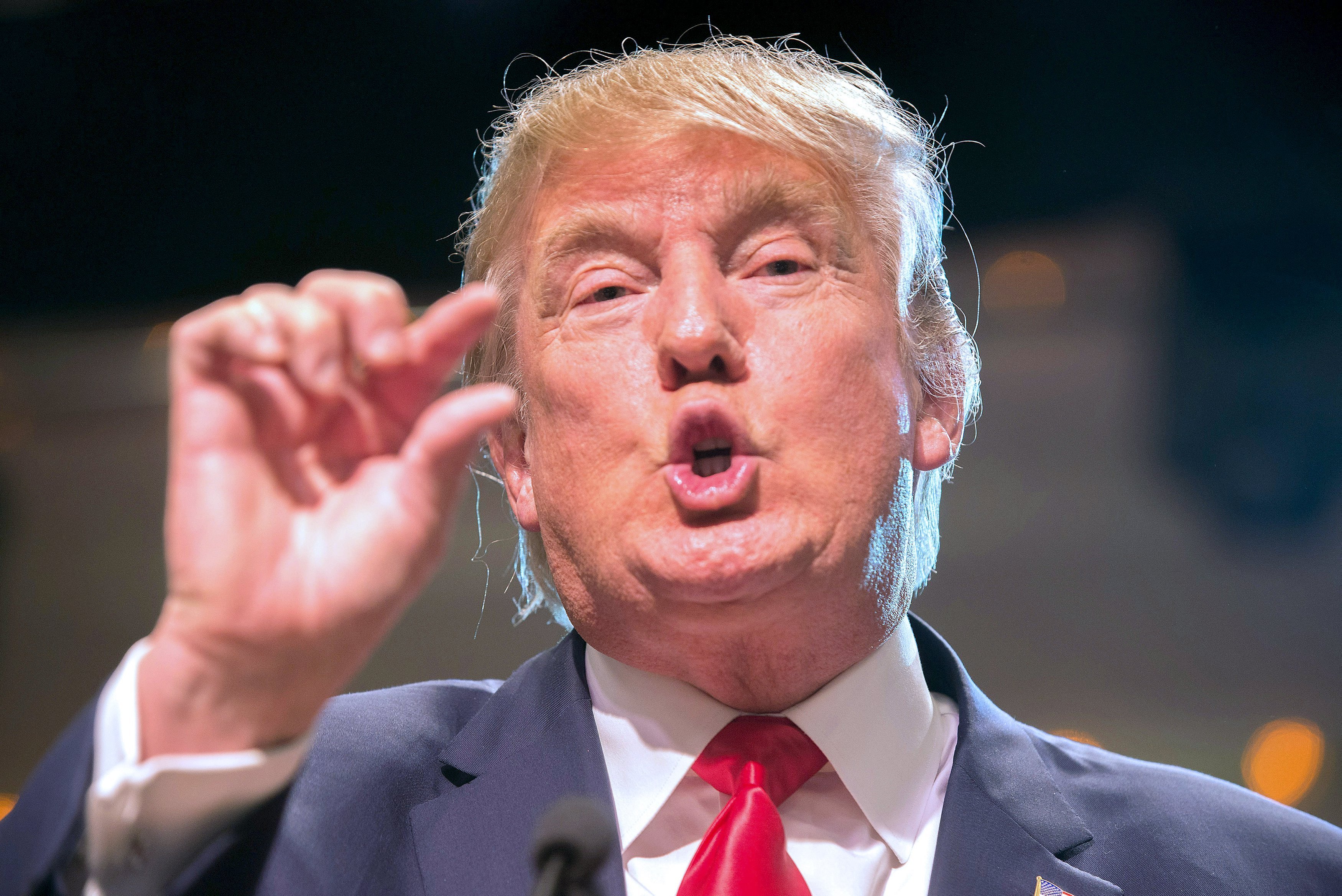 Trump demonstrates his size - MyConfinedSpace