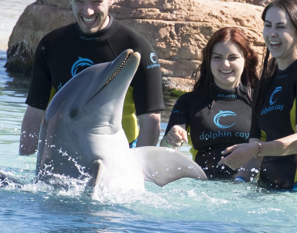 Ariel Winter in the Bahamas - High Resolution - MyConfinedSpace
