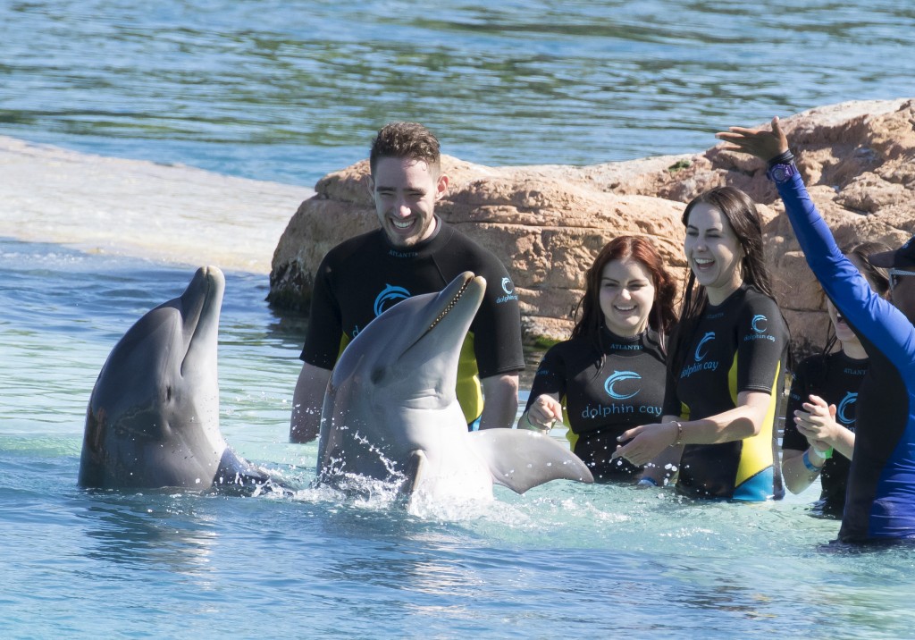 Ariel Winter in the Bahamas - High Resolution - MyConfinedSpace