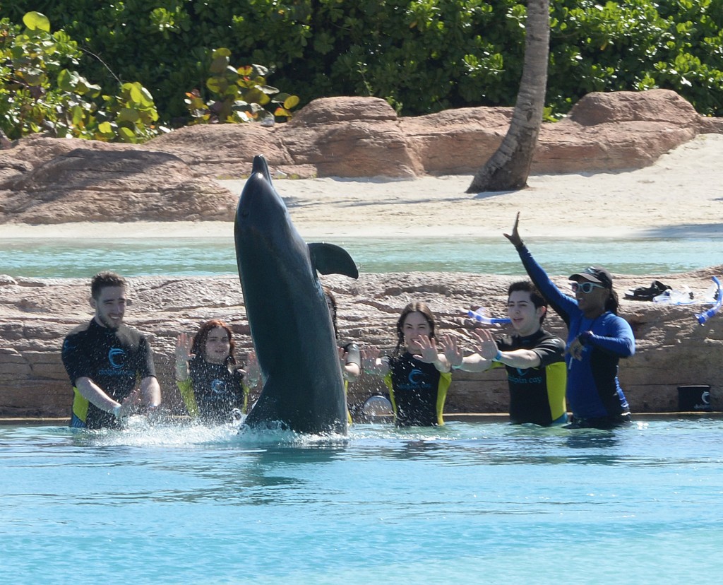 Ariel Winter in the Bahamas - High Resolution - MyConfinedSpace