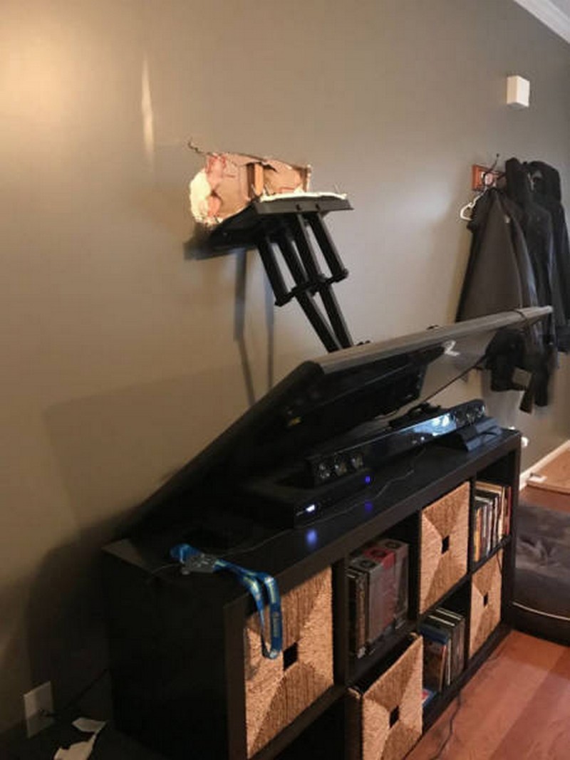 Television Mount Failure « MyConfinedSpace
