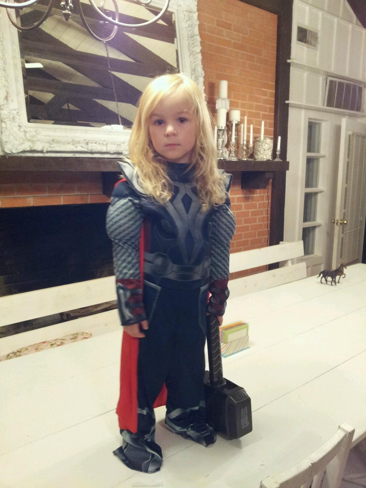 Mini Thor cosplayer « MyConfinedSpace