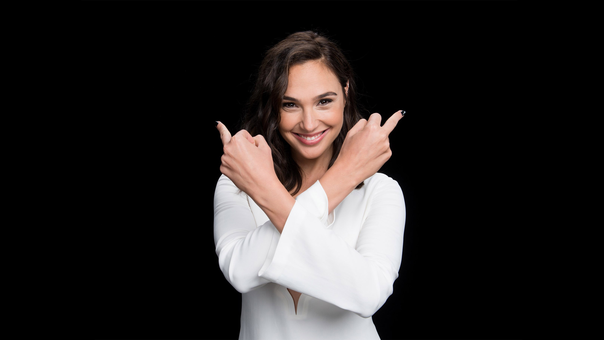 Gal Gadot gives you the double middle finger - MyConfinedSpace