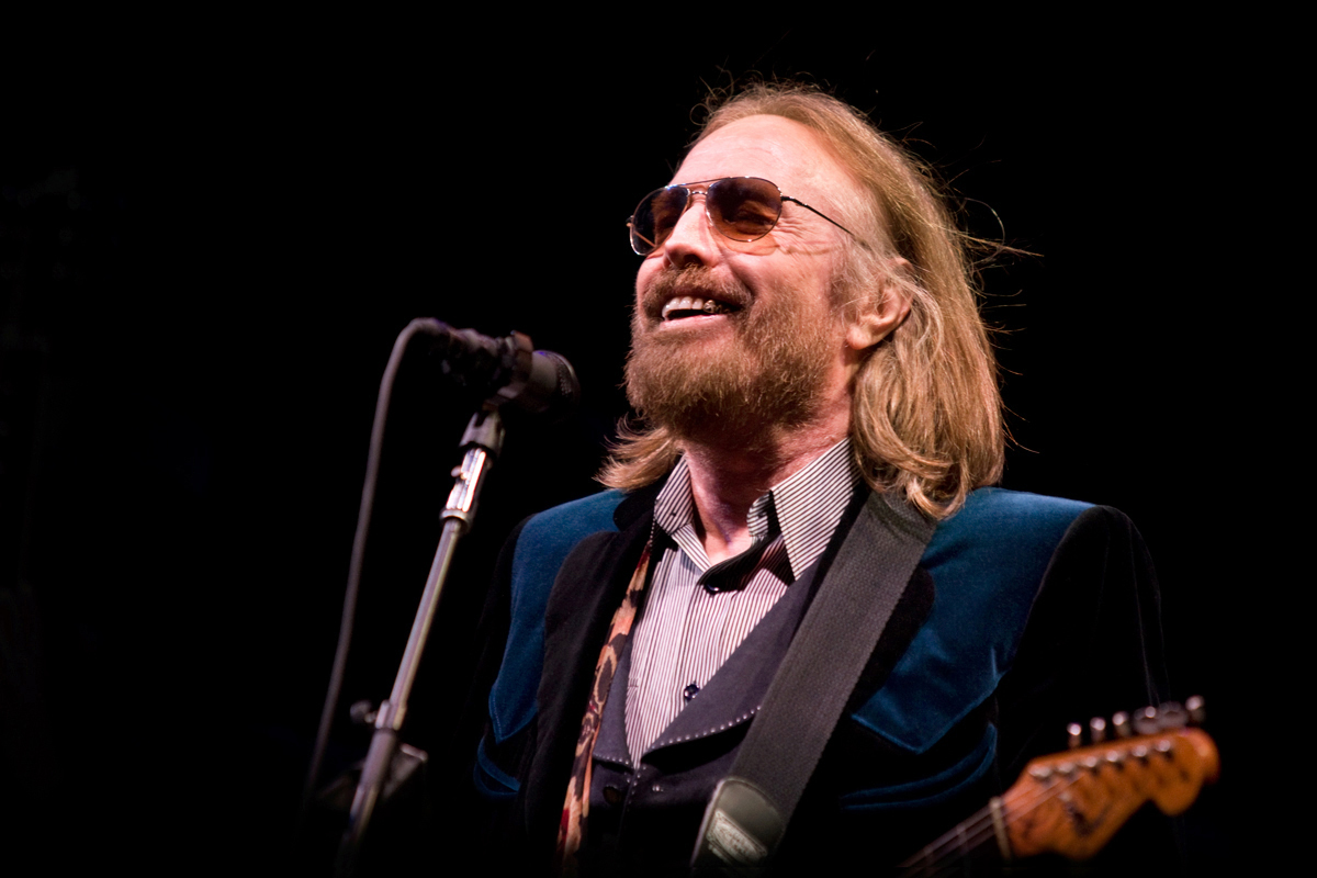 Tom Petty could smile and sing at the same time - MyConfinedSpace