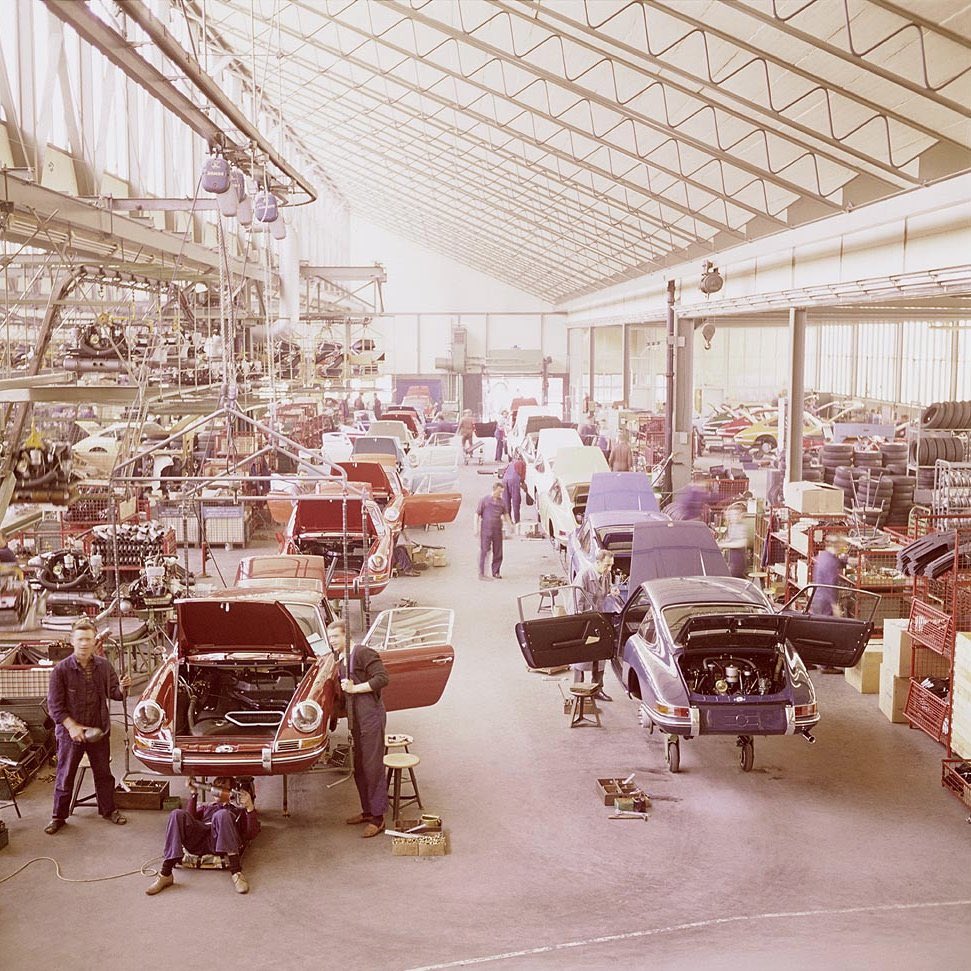 Retro Car Shop - MyConfinedSpace