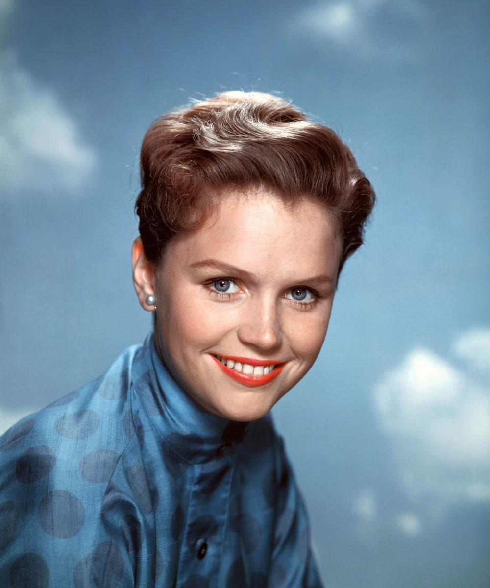 Lee Remick has a great smile - MyConfinedSpace