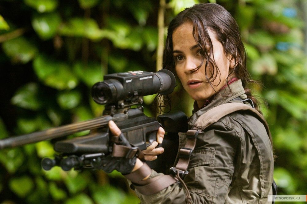 Alice Braga as a Sniper in Predators - MyConfinedSpace