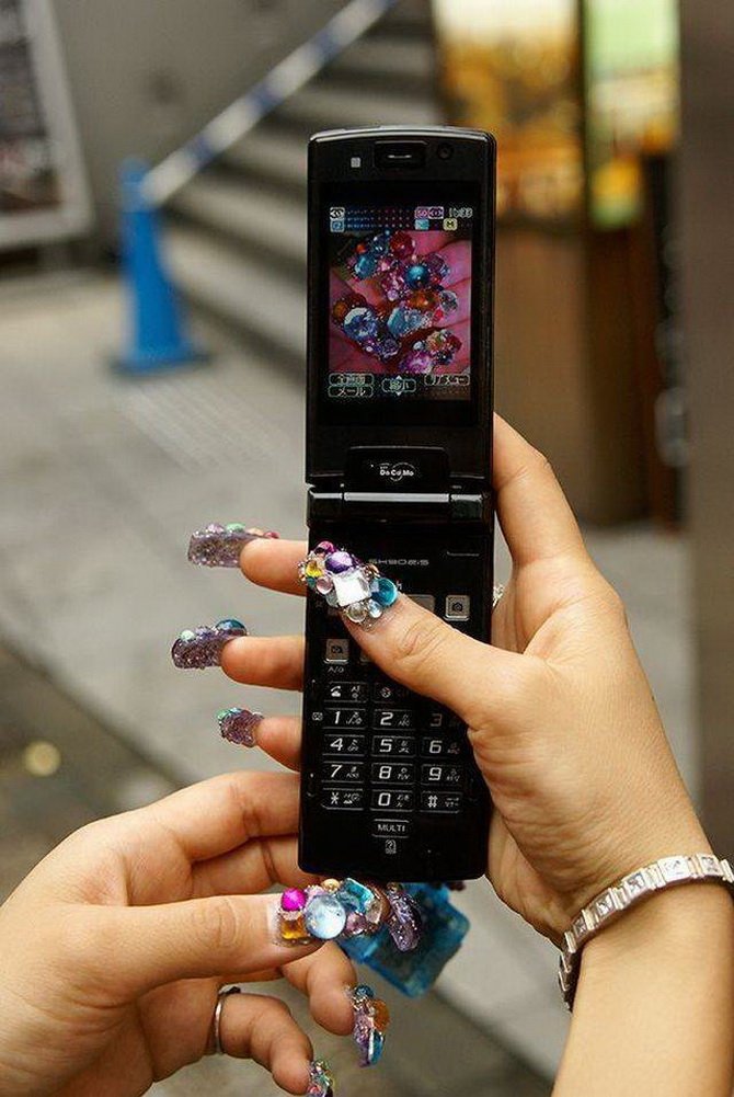 Cellphone Nails - MyConfinedSpace