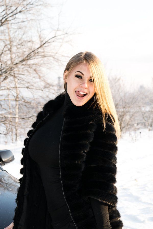 Viola Bailey Eating Snow - MyConfinedSpace