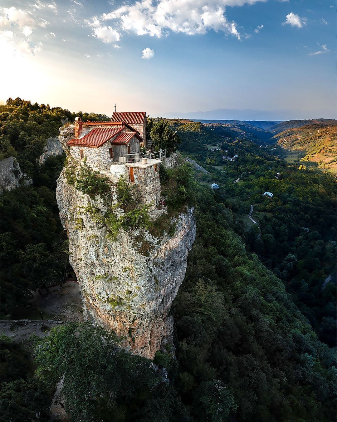 sky high rental « MyConfinedSpace