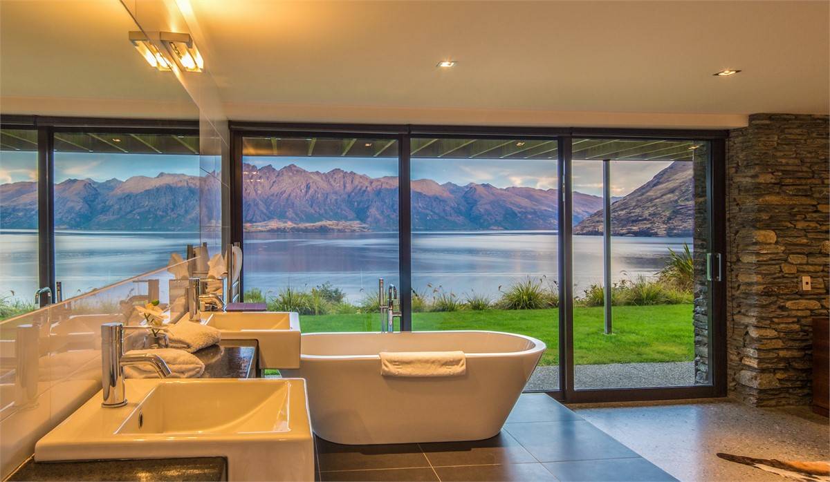 open lake bathroom - MyConfinedSpace