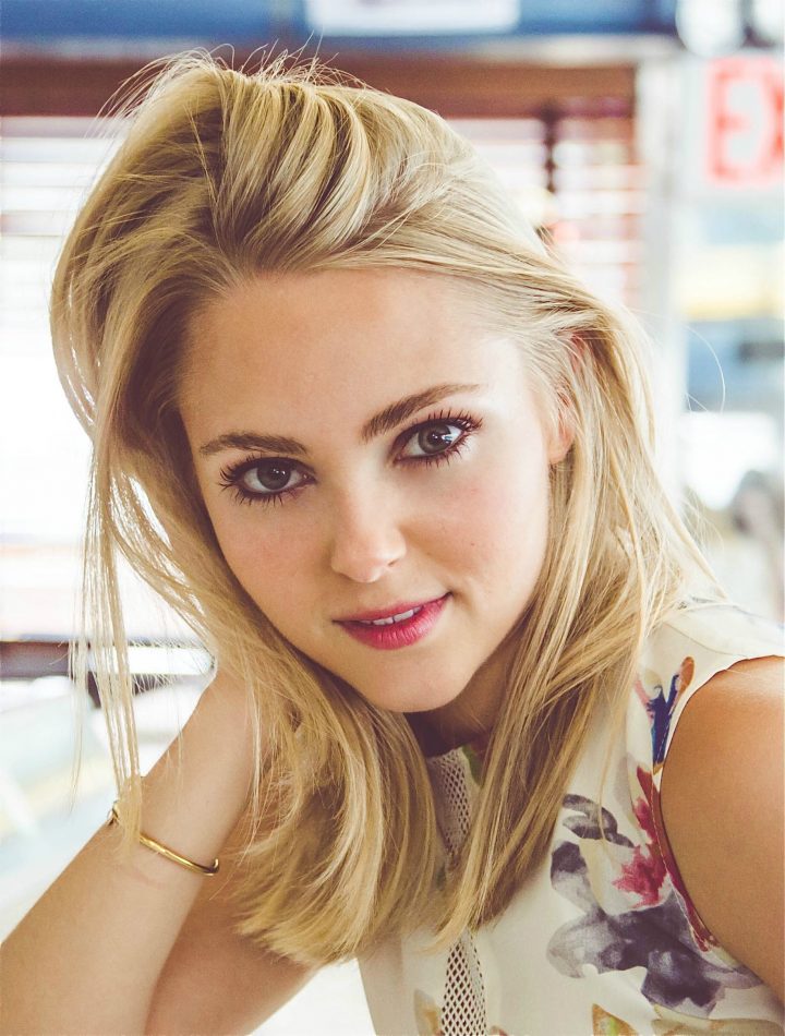 AnnaSophia Robb’s fantastic eye lashes - MyConfinedSpace