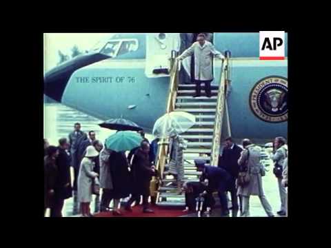 President Ford falls down airplane steps « MyConfinedSpace