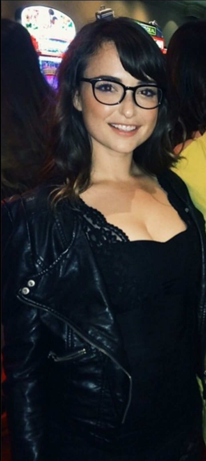 Milana Vayntrub Dressed in all black - MyConfinedSpace