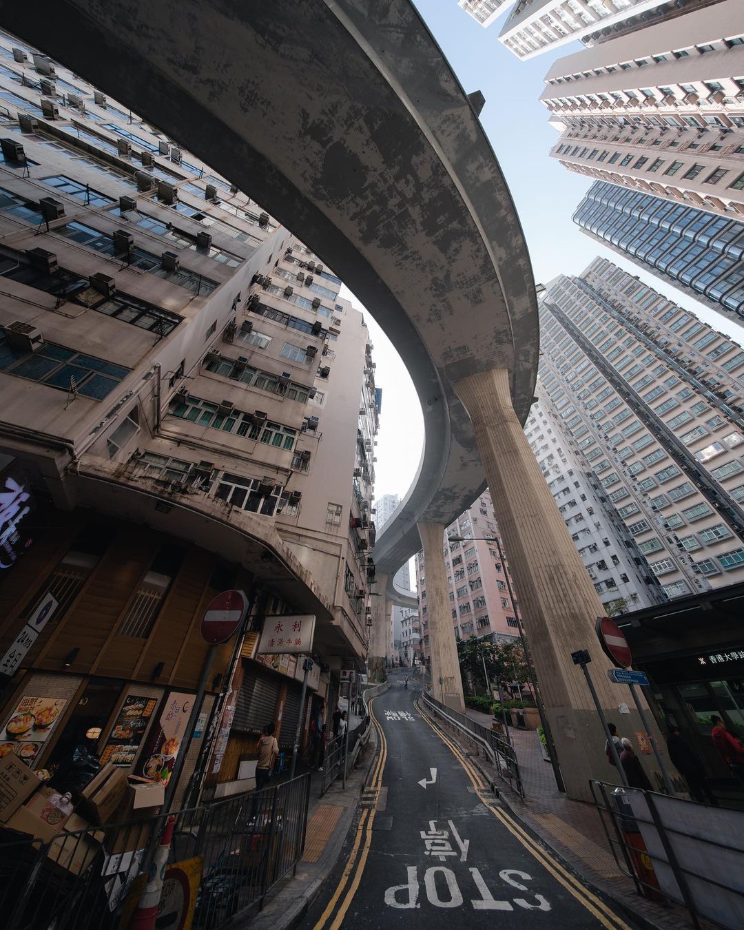 Elevated highway in central Hong Kong - MyConfinedSpace
