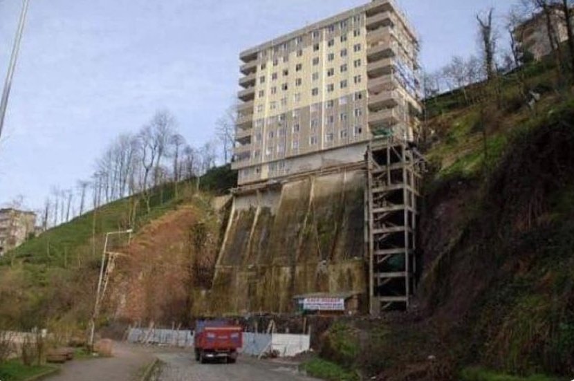 Apartment on a slope - MyConfinedSpace