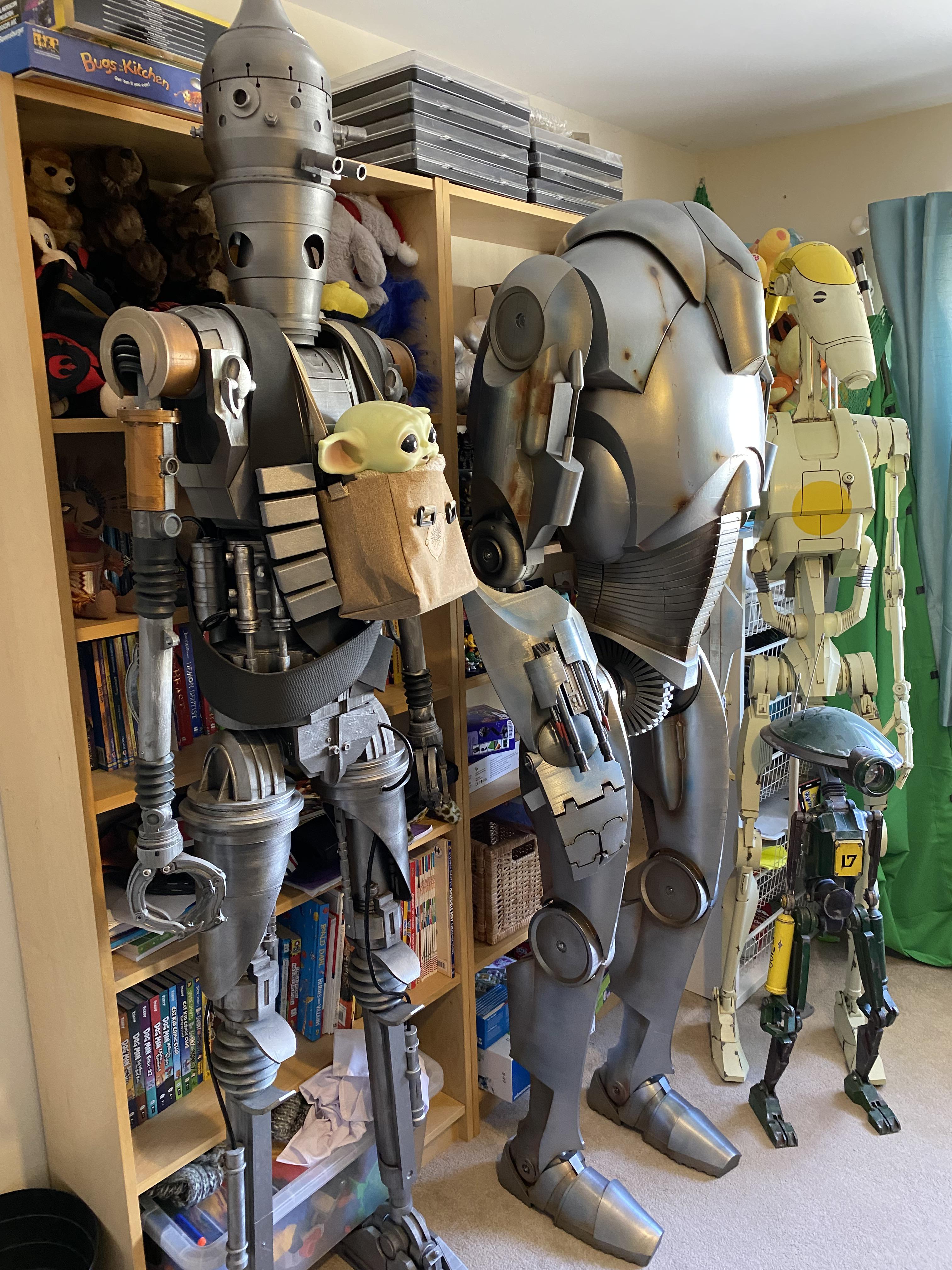 3D Printed Lifsized Star-Wars droids - MyConfinedSpace