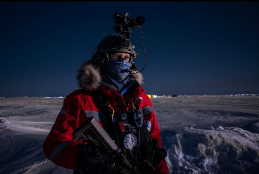 PMC operators providing protection to MOSAiC Arctic Expedition [2048× ...