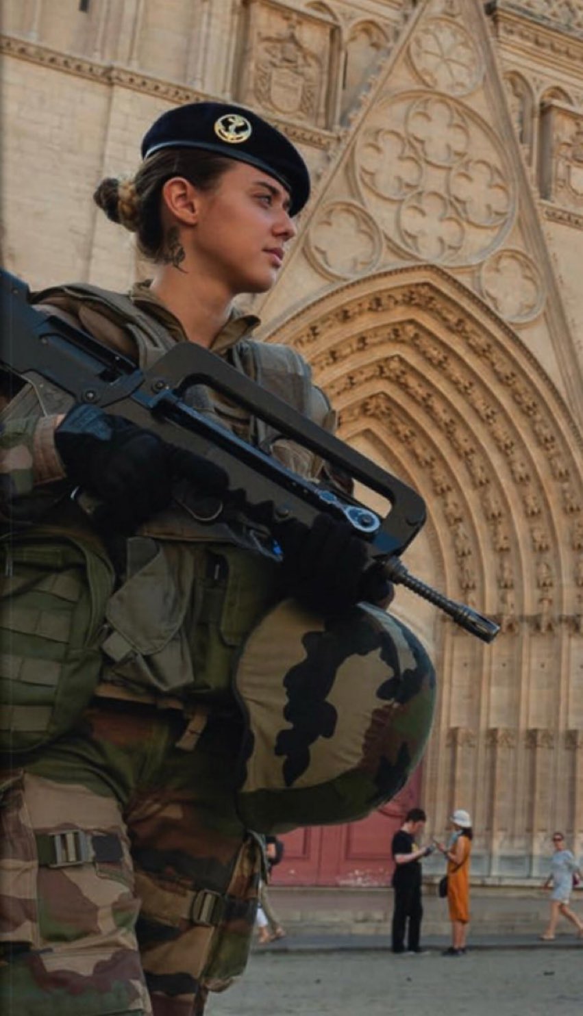 A FAMAS-armed French female soldier with a “tatouage” on her neck ...