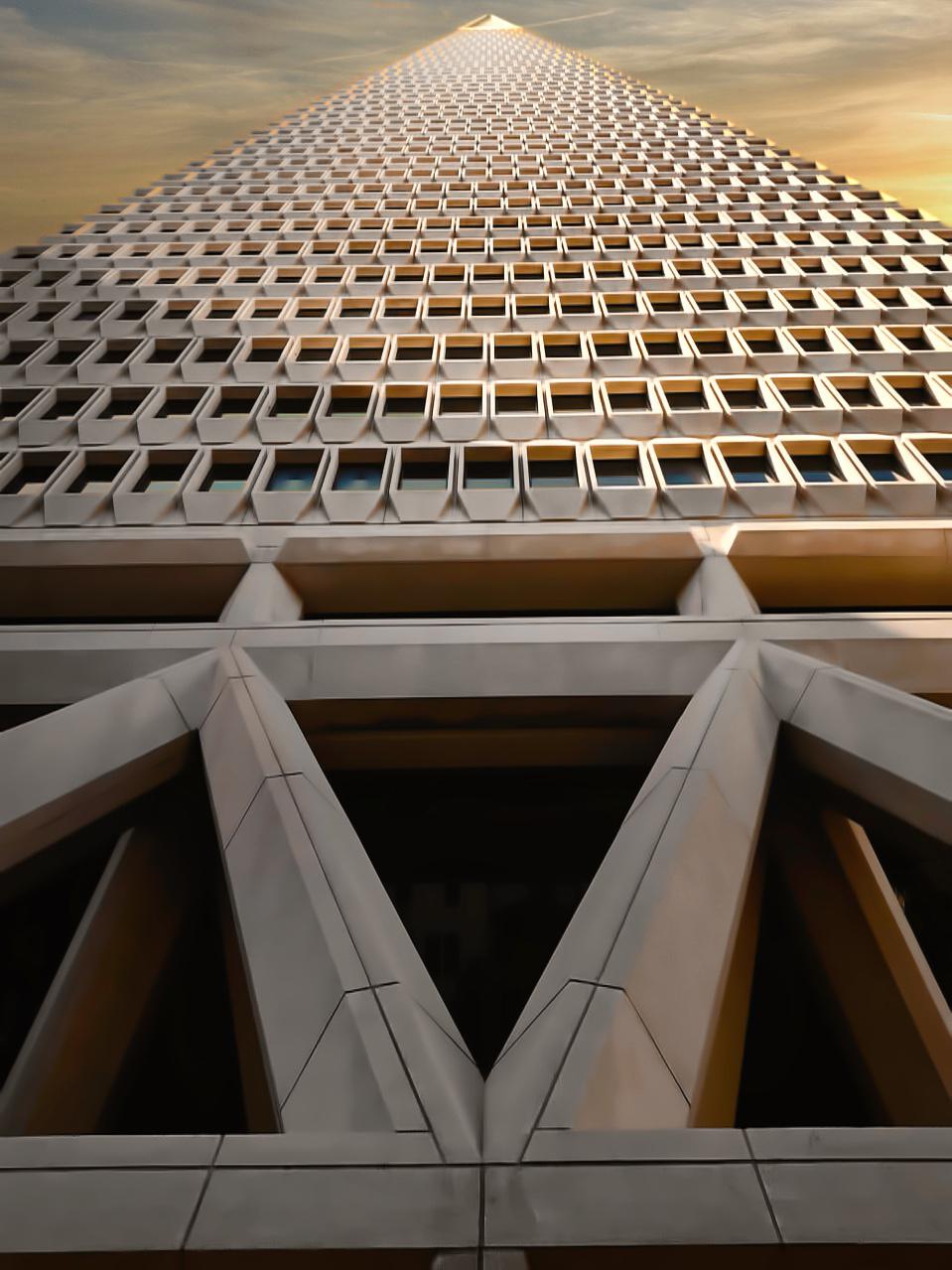 San Francisco’s iconic Transamerica Building - MyConfinedSpace
