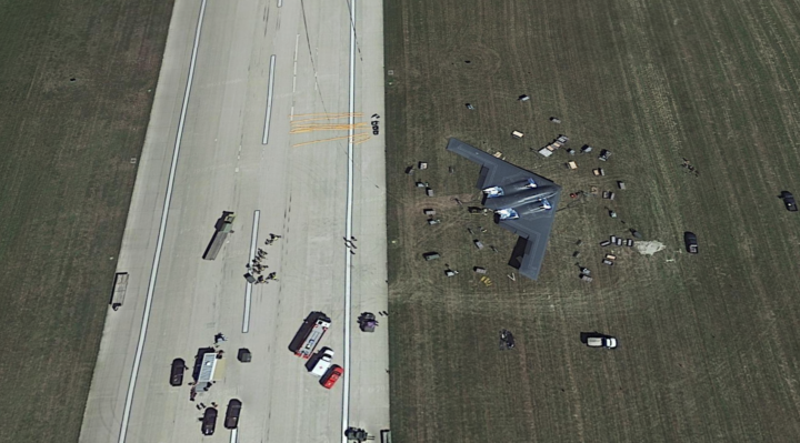 Google earth has captured a B-2 bomber that crashed (Whiteman Airbase ...
