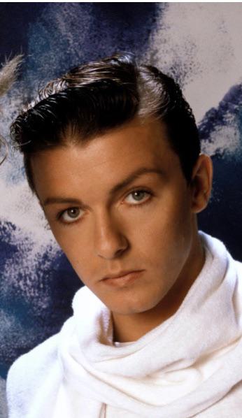 Ricky Gervais was a singer in a British Pop Band, Seona Dancing, 1982 ...