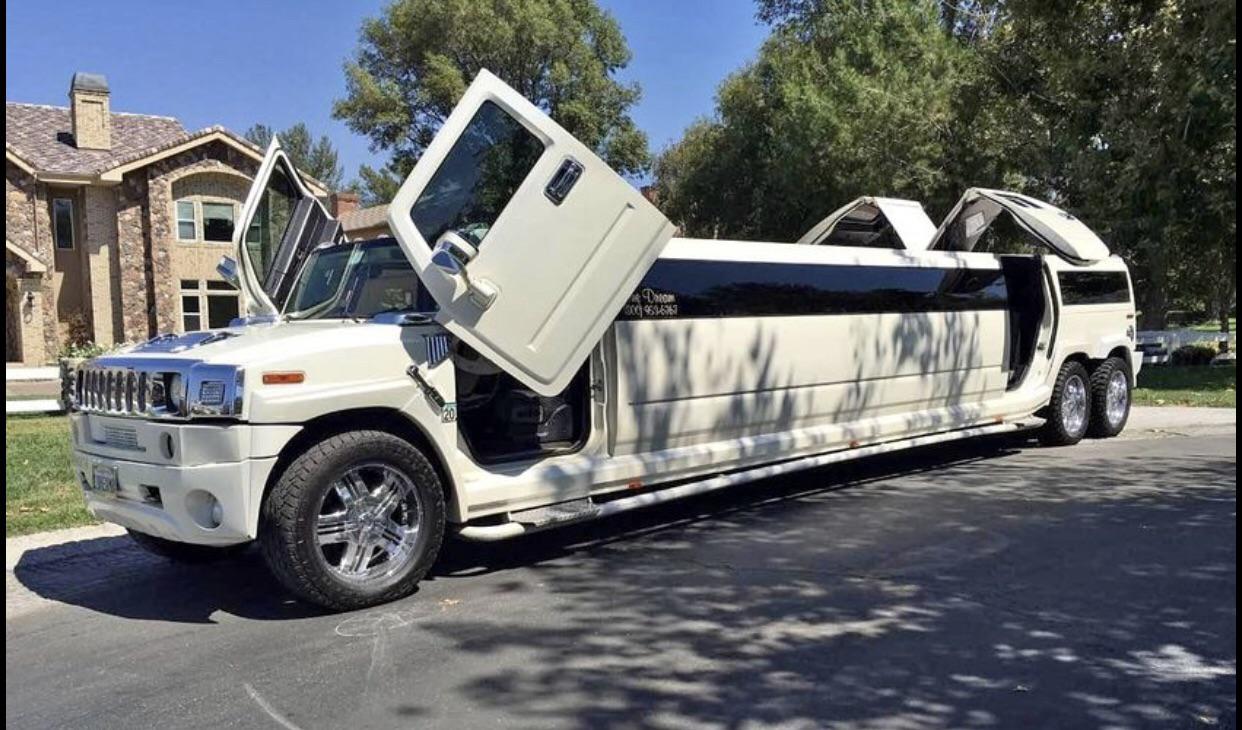 Gull-Wing doors on a limo - MyConfinedSpace