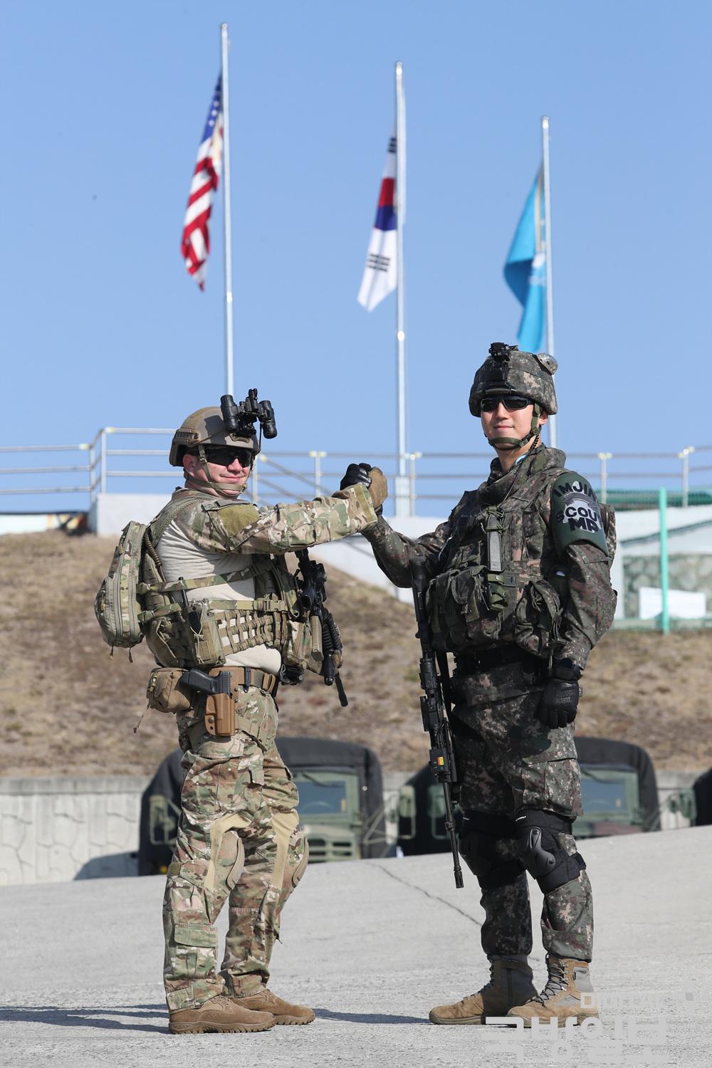 US Army Officer (UN) and Korean Army Officer (JSA Imjin Scout) in the ...