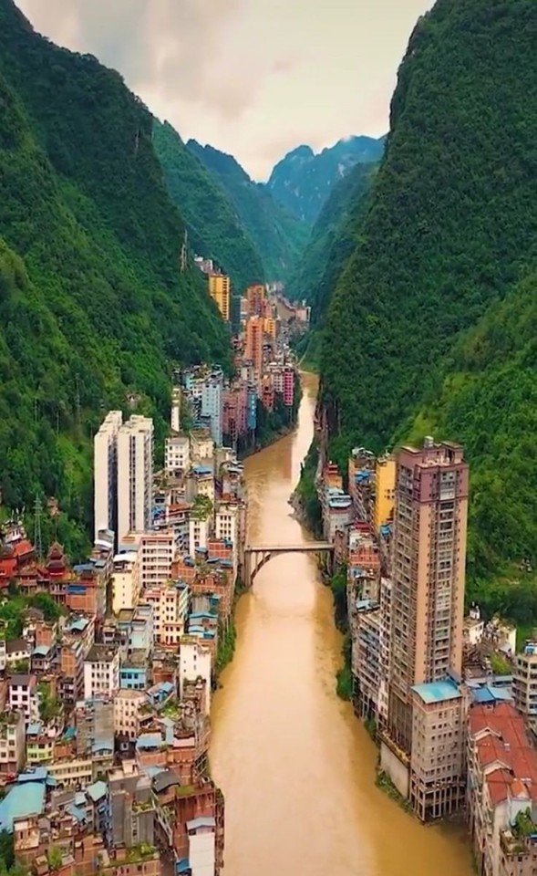 Yanjin City, The Narrowest City in China - MyConfinedSpace