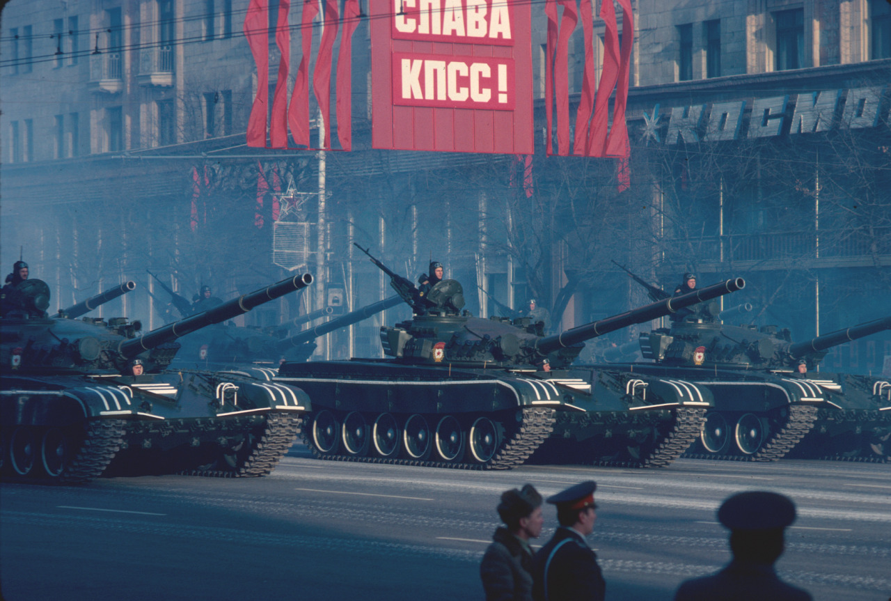 Soviet T-72 tanks in Red Square - MyConfinedSpace