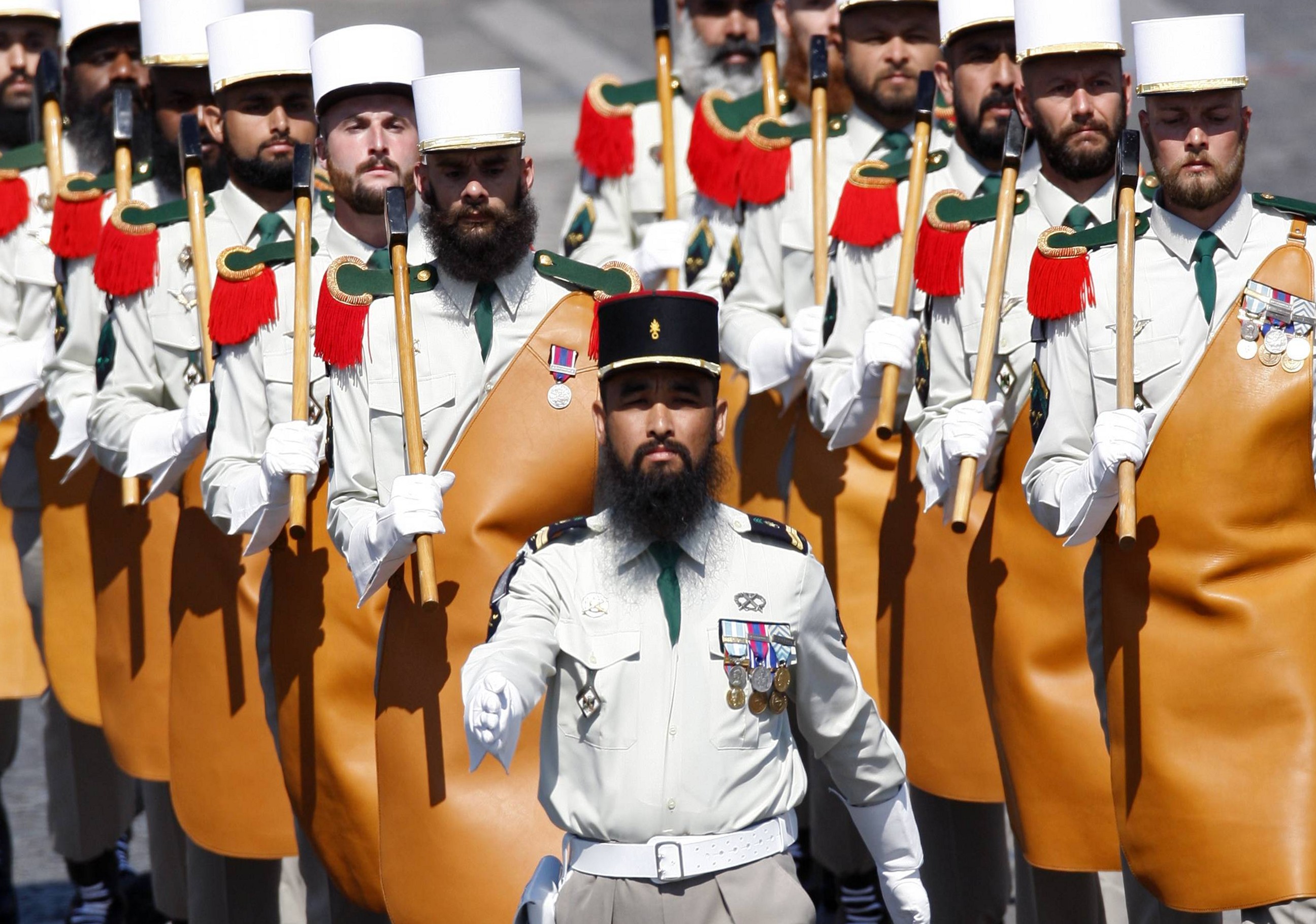French Foreign Legion pionneers and their mandatory beards [2592×1820 ...