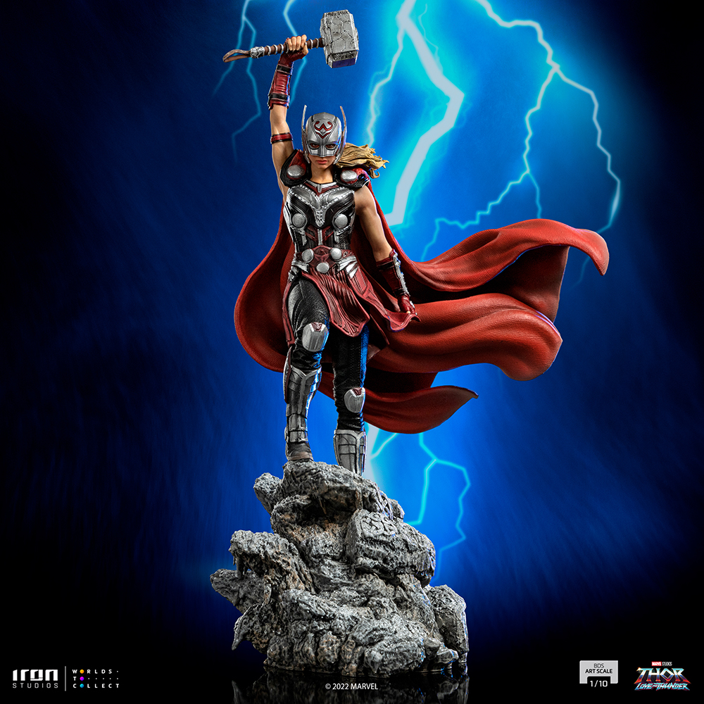 The Mighty Thor from Love and Thunder in the new statues by Iron ...
