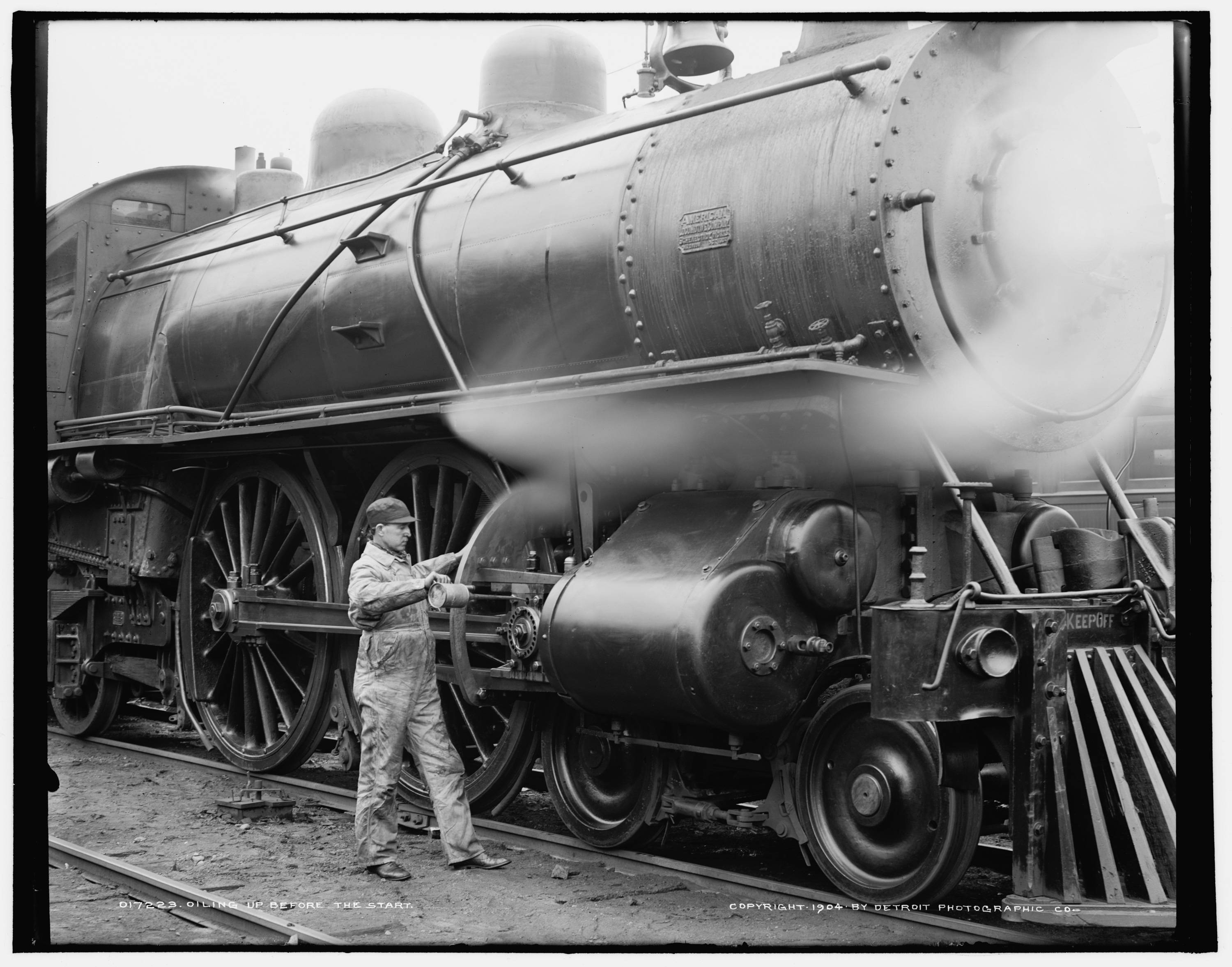An engineer oils up a steam engine before startup, c.1904 [3000 x 2354 ...