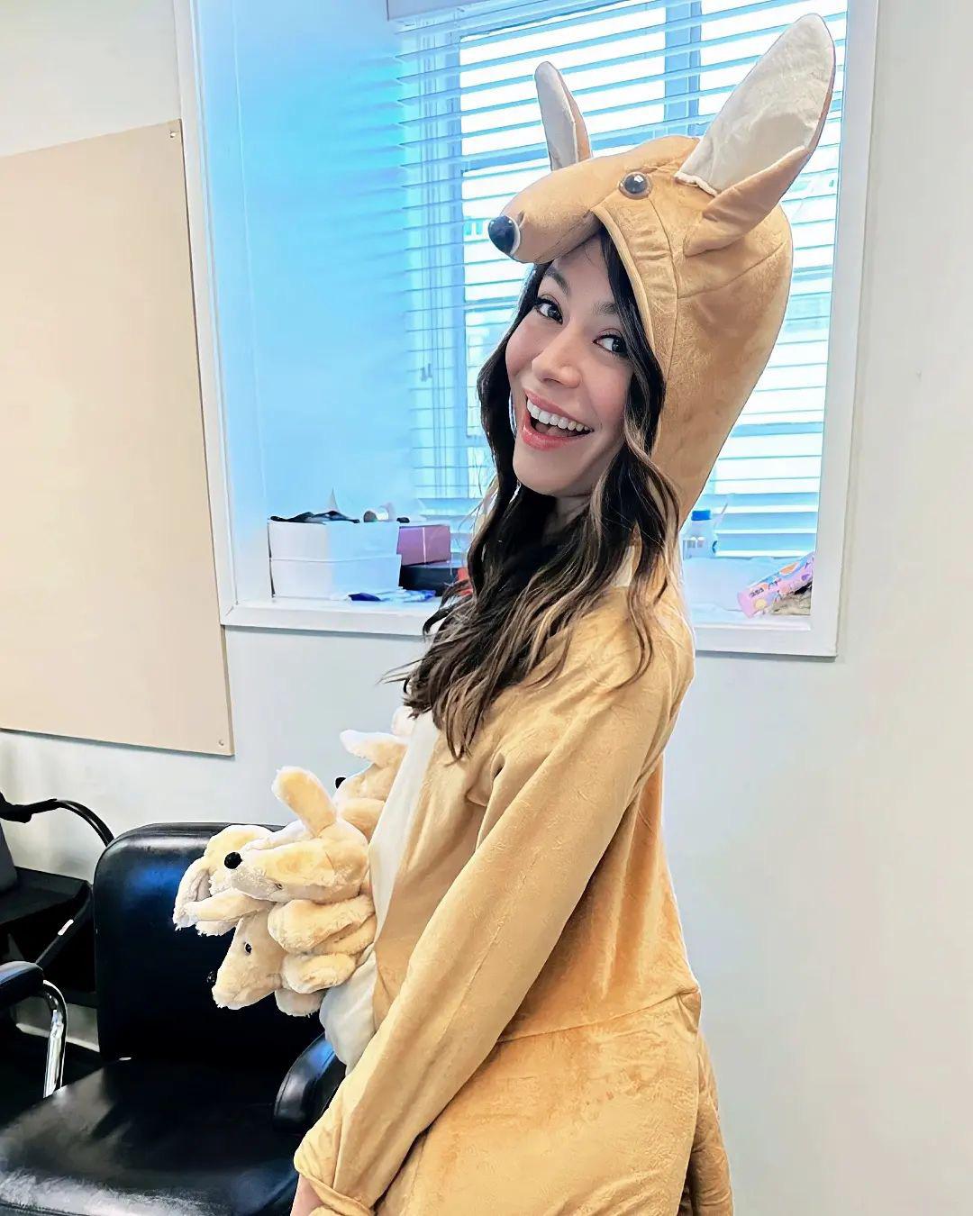 Kangaroo costume - MyConfinedSpace