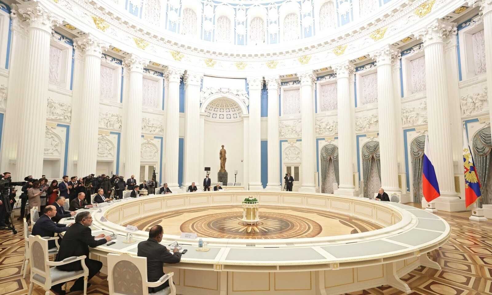 Putin and another of his circular “strategic buffer table ...