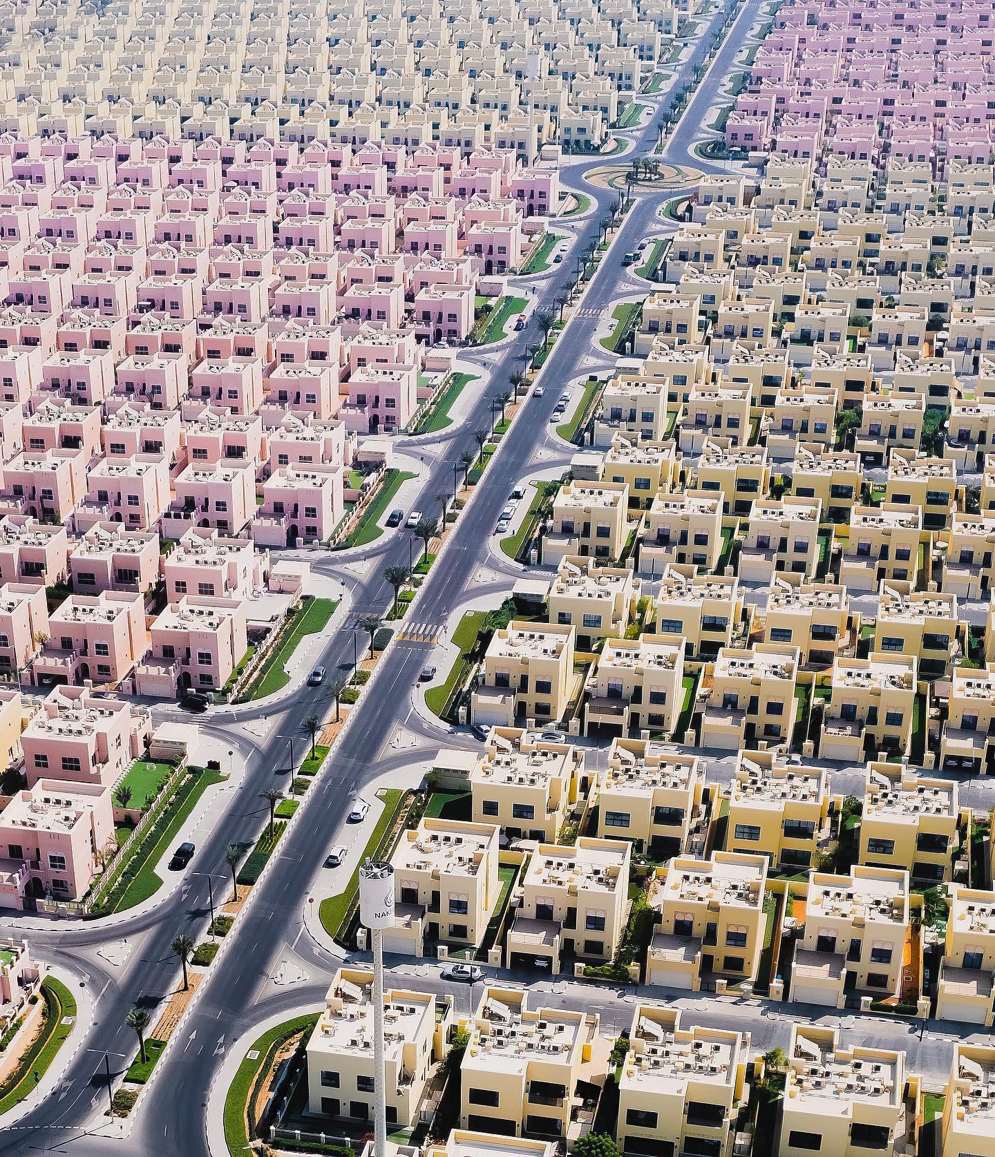 Dubai’s Suburban Dystopia - MyConfinedSpace