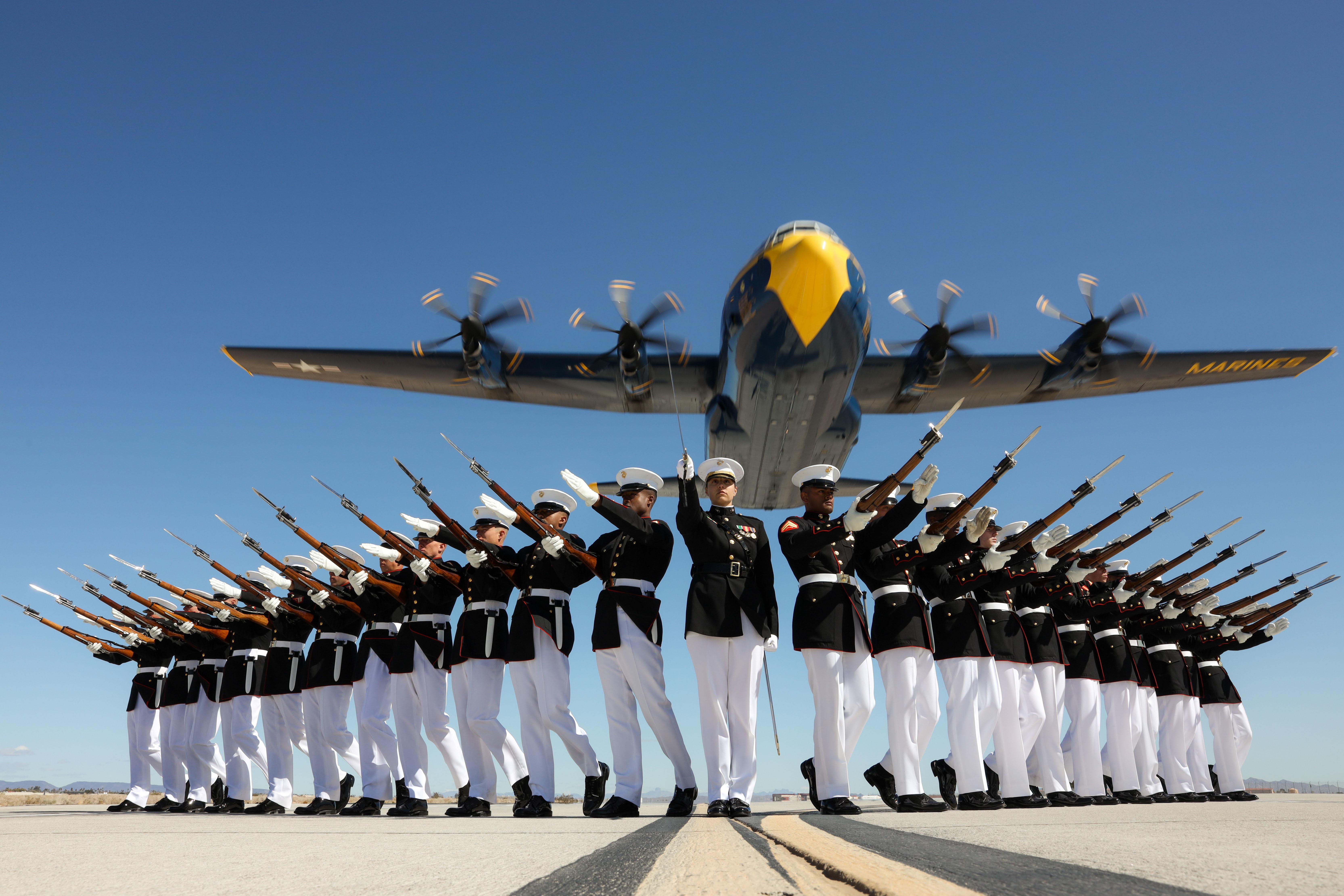USMC Silent Drill Platoon welcomes “Fat Albert” C-130J [6662×4441 ...