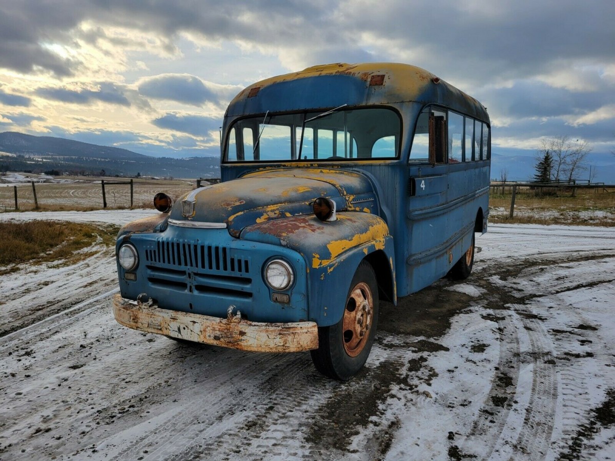 1952 IH bus - MyConfinedSpace