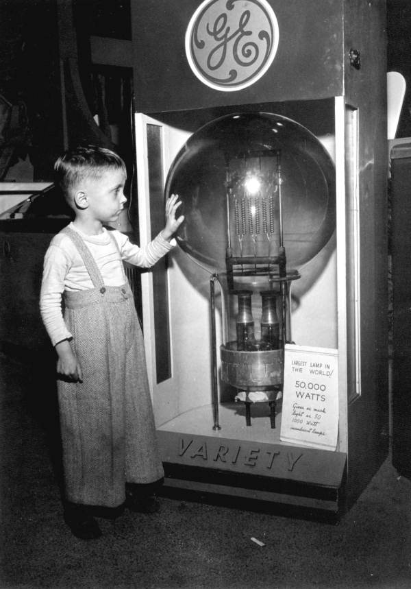 Largest Lamp in the World « MyConfinedSpace