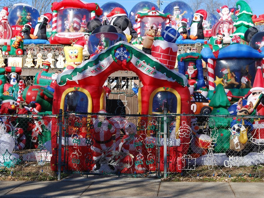 Over-The-Top Christmas Decorations - MyConfinedSpace