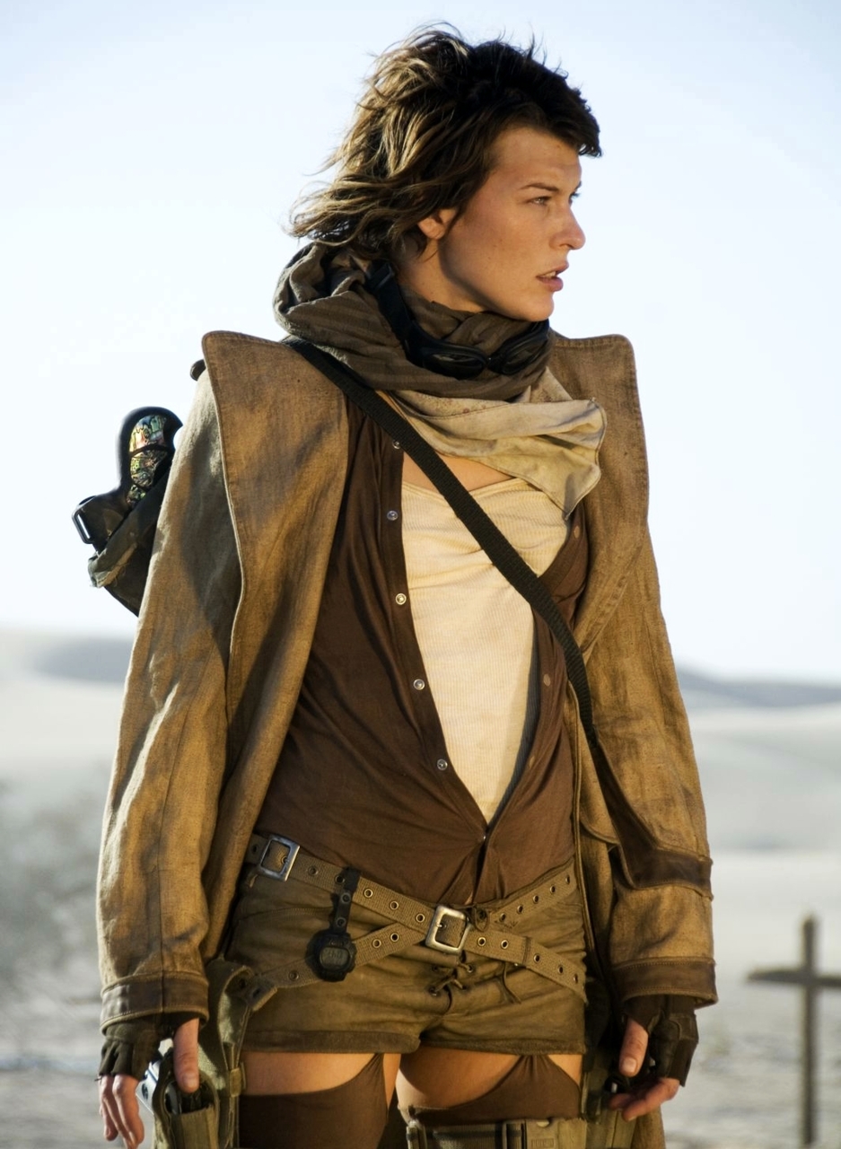 alice looks to the left - MyConfinedSpace